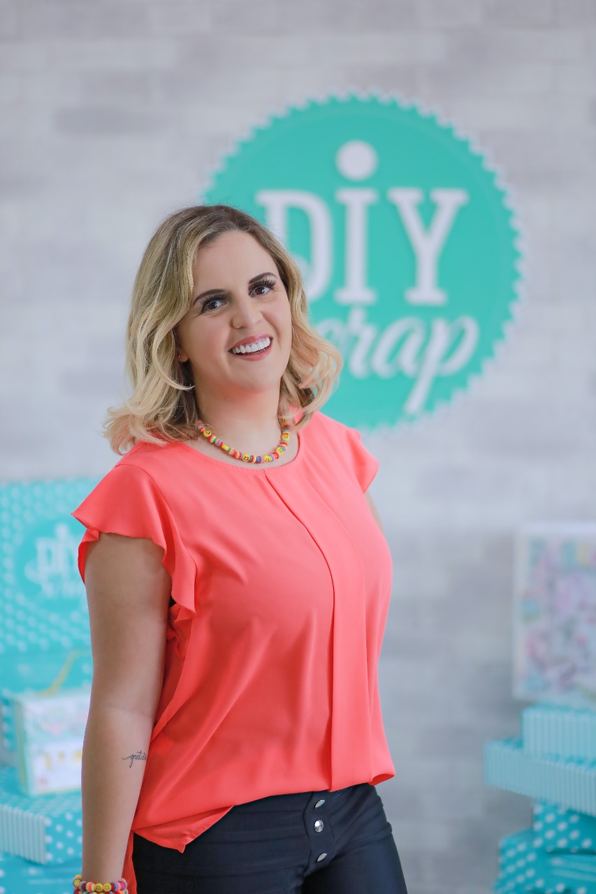 Curso Online DIY SCRAP Desvendando o Scrapbook! - Andreia Filipa Pe...