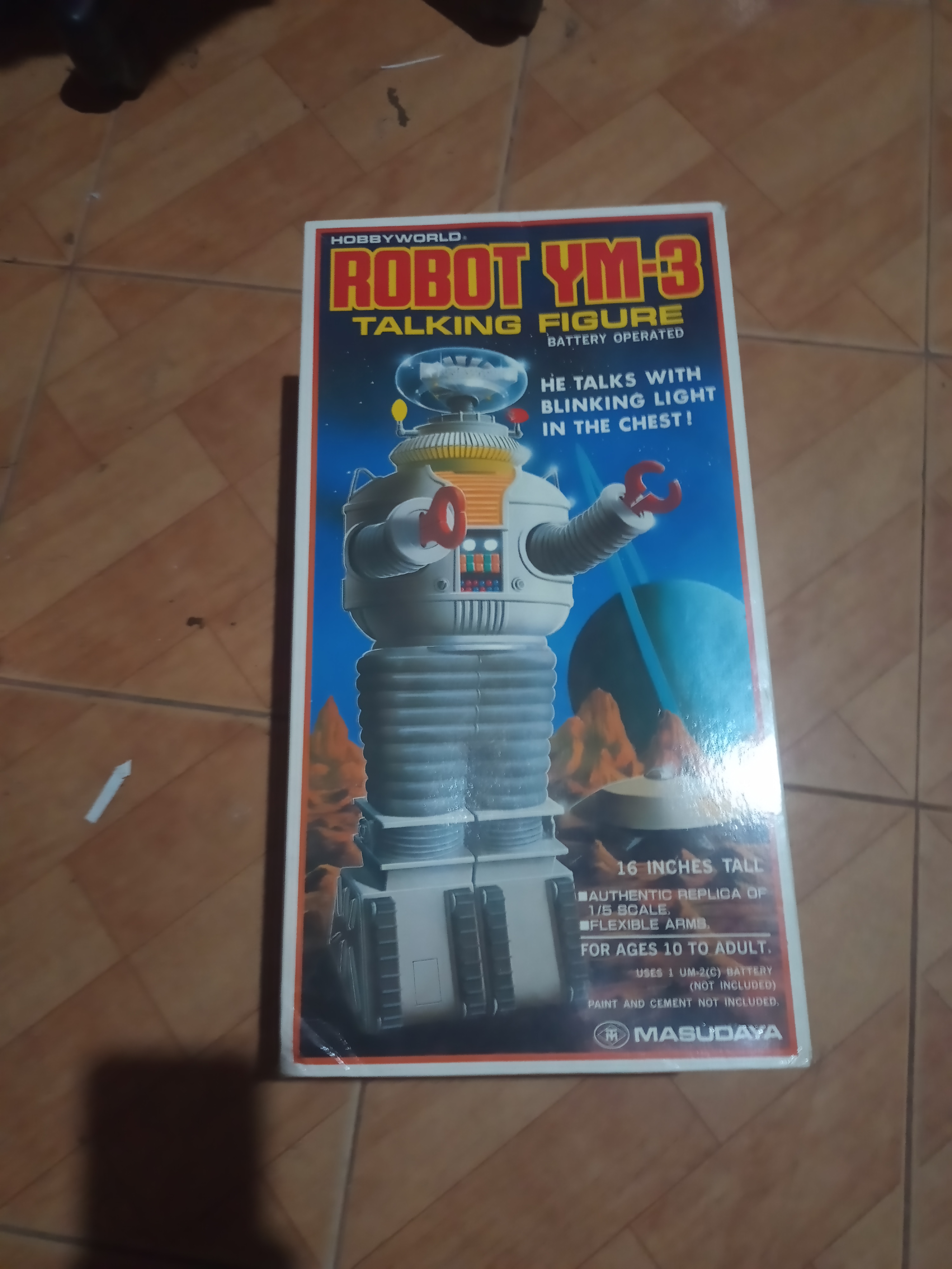 ROBOT YM-3 da série perdidos no espaço - Anderson Gomes Da Silva