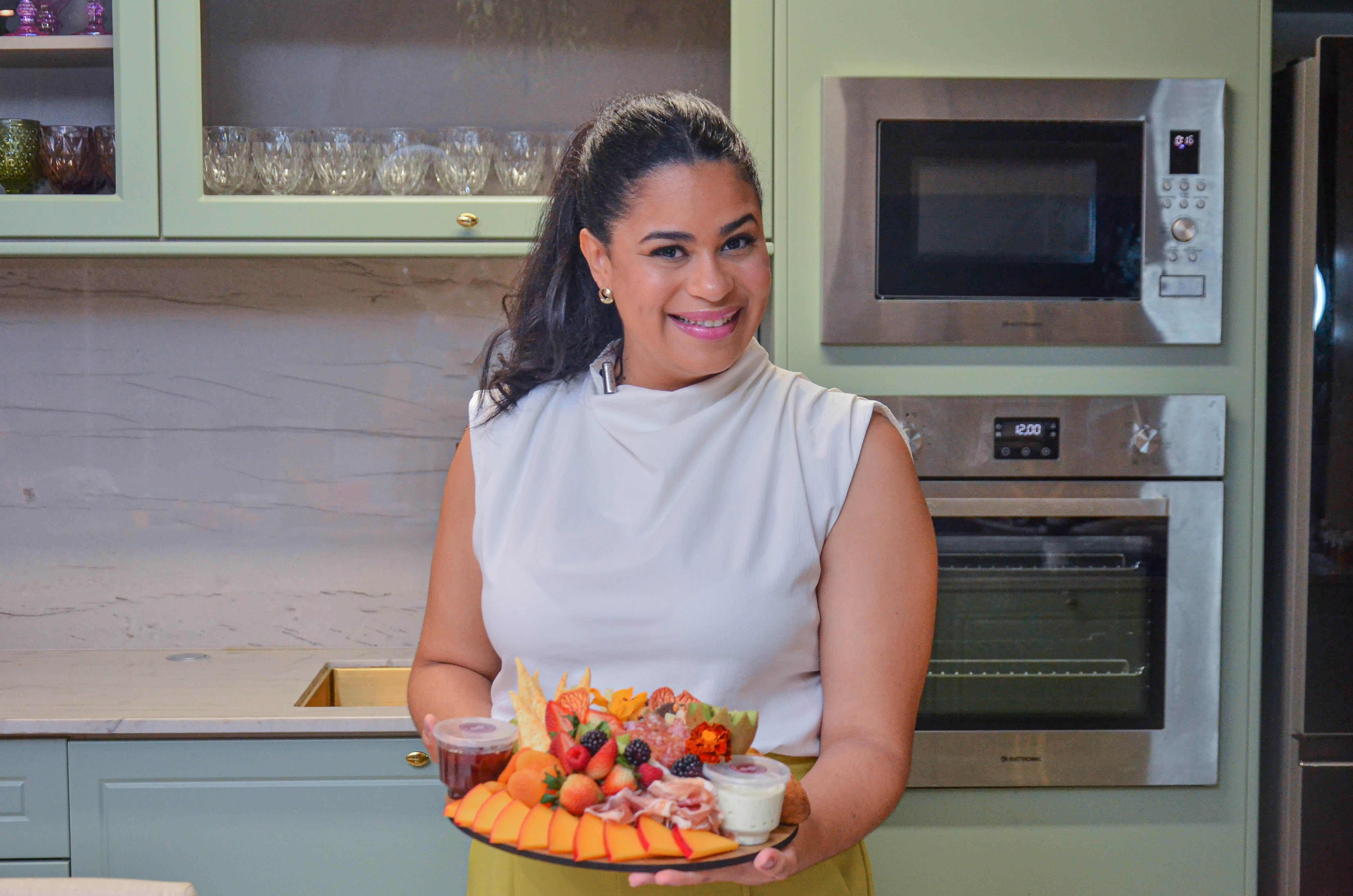 Na Mesa com Camila Barcelos - Camila dos Santos Barcelos | Hotmart