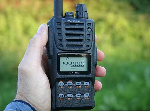 Manual em Português do YAESU VX-120 Rádio