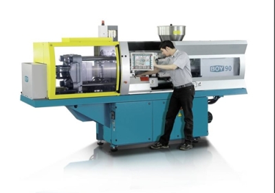 Treinamento em máquinas de injeção de plástico - Vendedora de Inst...