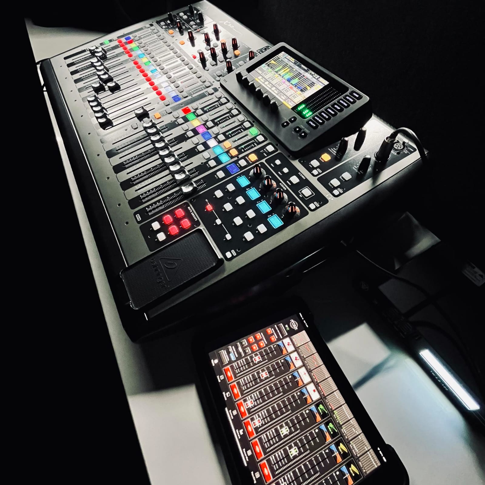 Escena de consola digital - Behringer X32 - Josué David Monterroso...