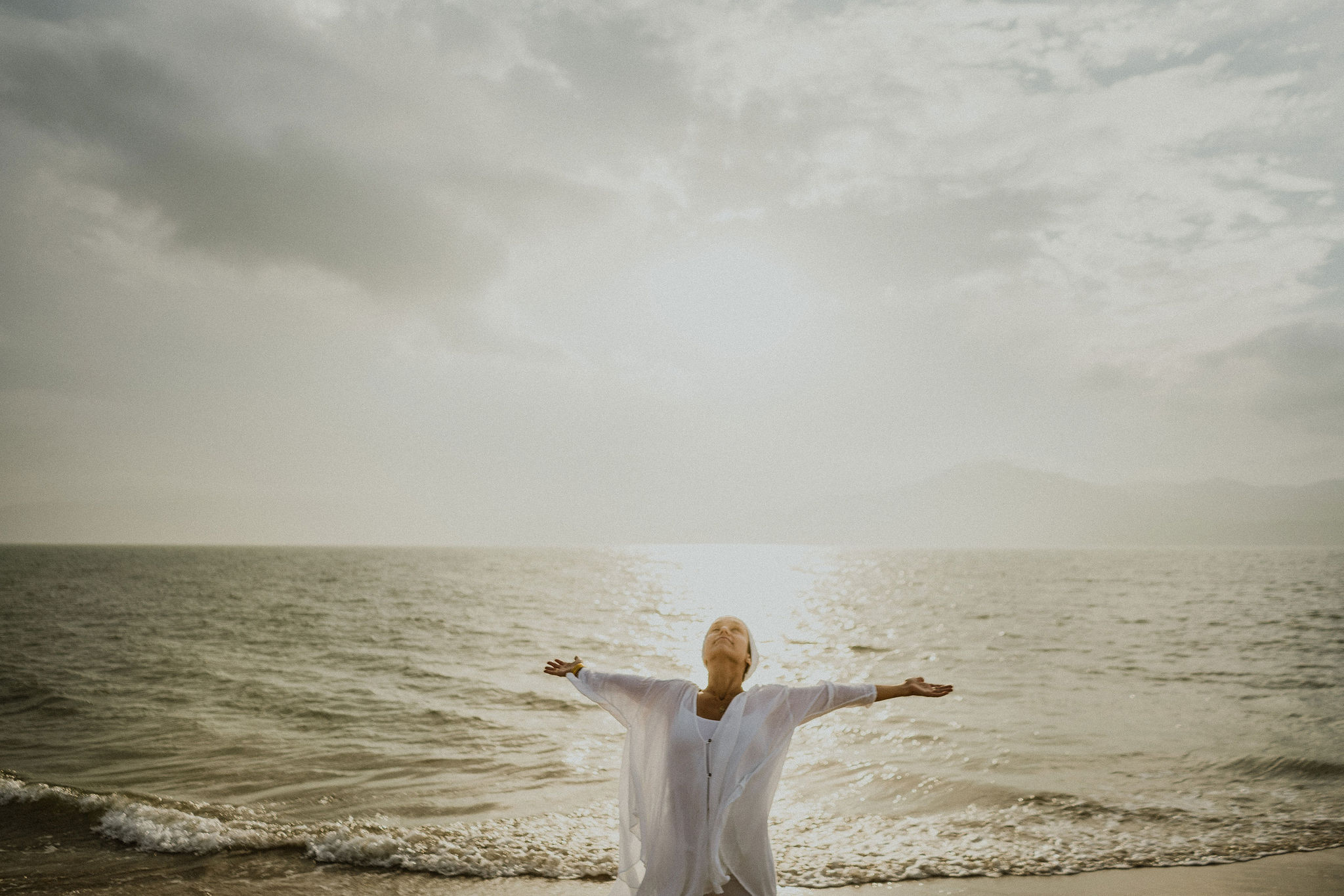 Estúdio Virtual de Kundalini Yoga com Daniela Mattos - Daniela Matt...