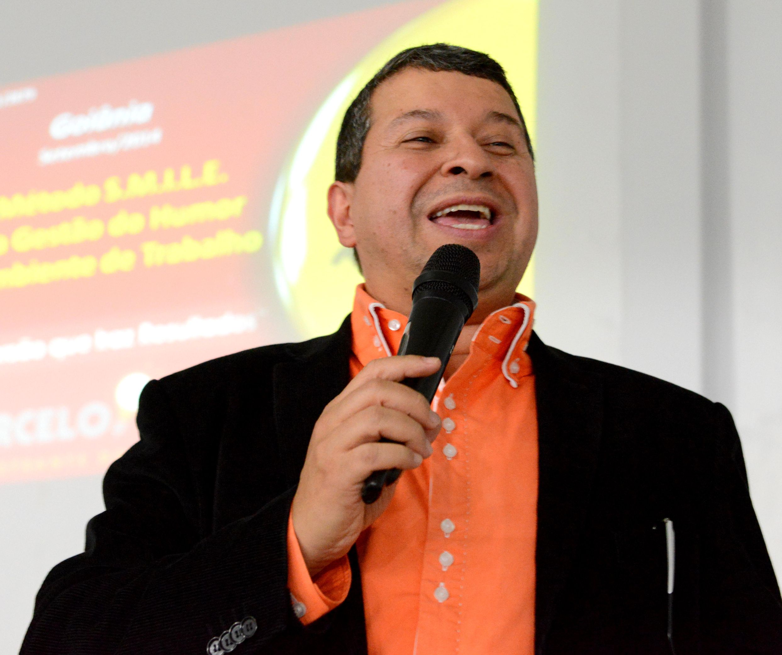 Curso Básico de Yoga do Riso para Todos