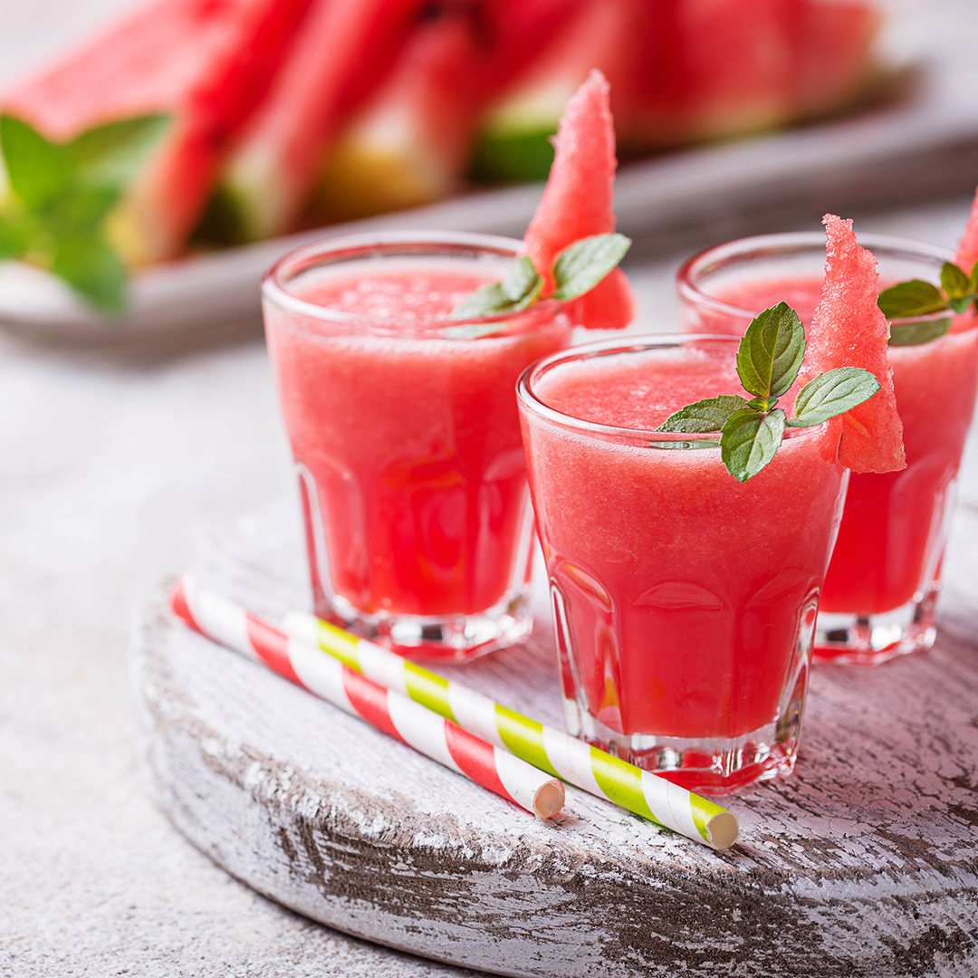 10 Receitas de bebidas saudáveis para acompanhar os snacks sem gl...