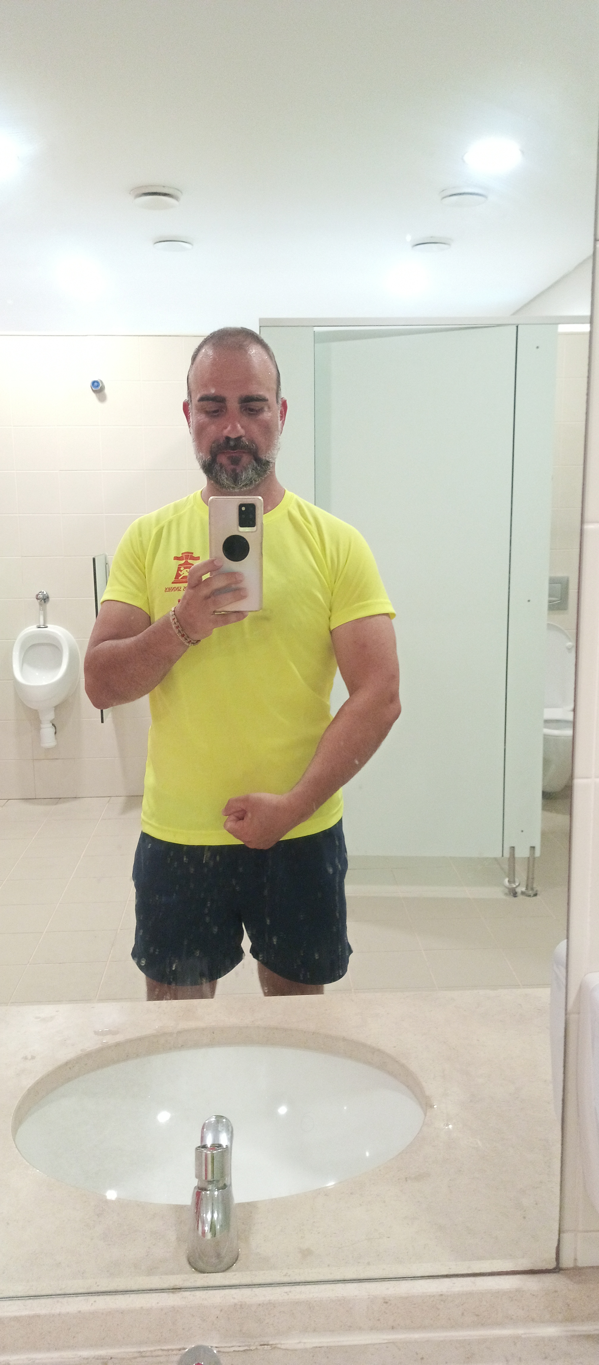 Como tirar fotos na academia e parecer marombado - Dinis Batalha