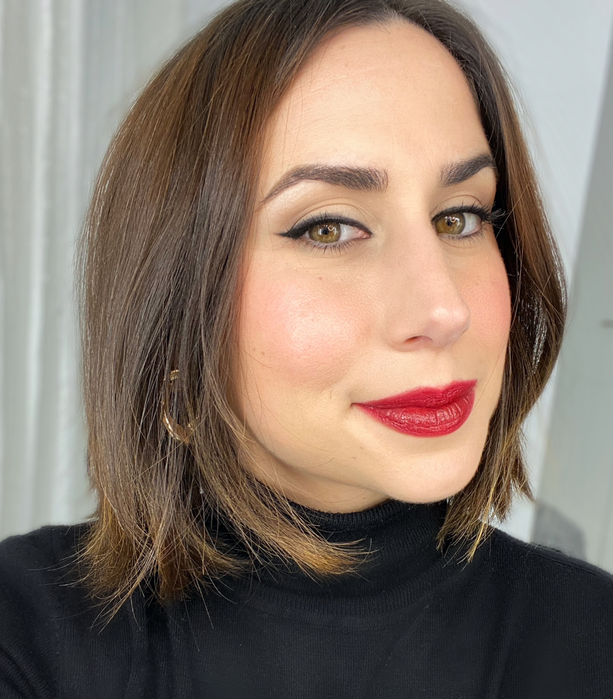 Aula Eyeliner Universal - ROBERTA FARIA | Hotmart