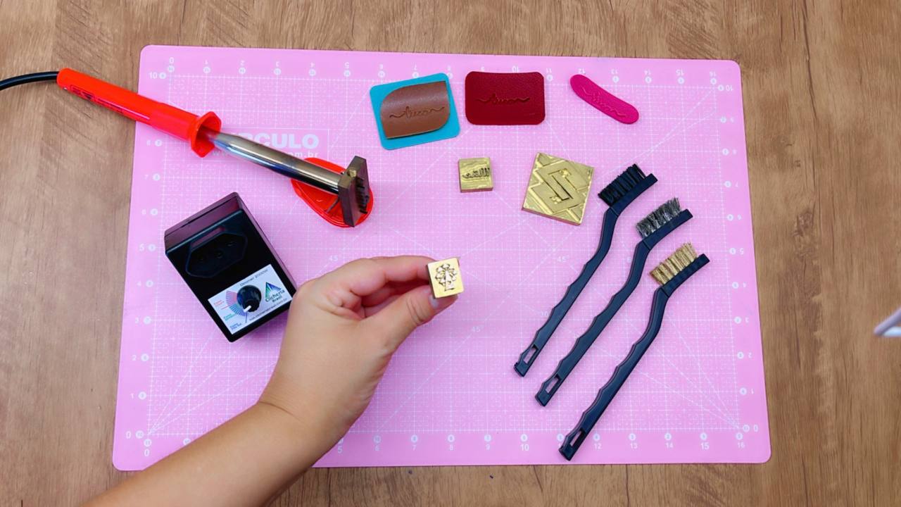 Fazendo Etiquetas com Clichê Hot Stamping - GRAZZIELA TETI ALMEIDA ...