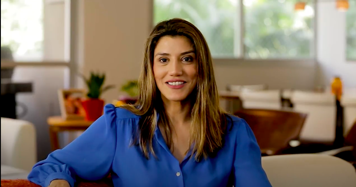 TATI INFANTE - apresenta "COMUNICAÇÃO NAS REDES SOCIAIS" by Xpertis...