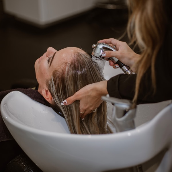 Transforme sua Paixão em Profissão: Curso Básico de Cabeleireiro