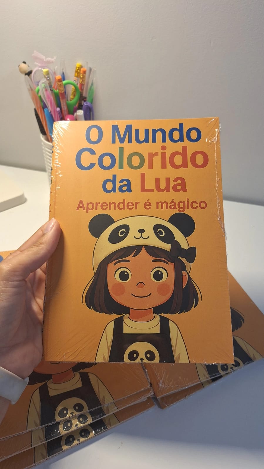Livro O Mundo Colorido da Lua - Letícia Ribeiro | Hotmart