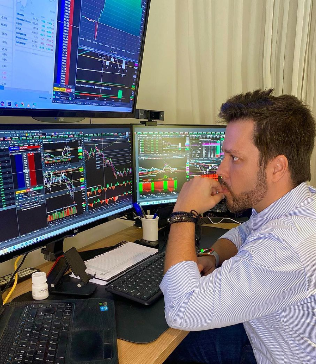 SALA DE DAY TRADE TRIMESTRAL - Pedro Canavarro | Hotmart